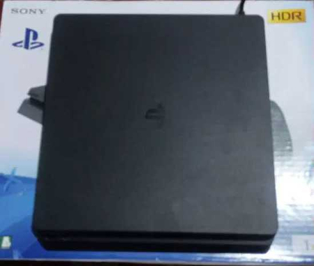 Ps 4slim 1Tb HDR идеальное состояние с двумя джойстиками