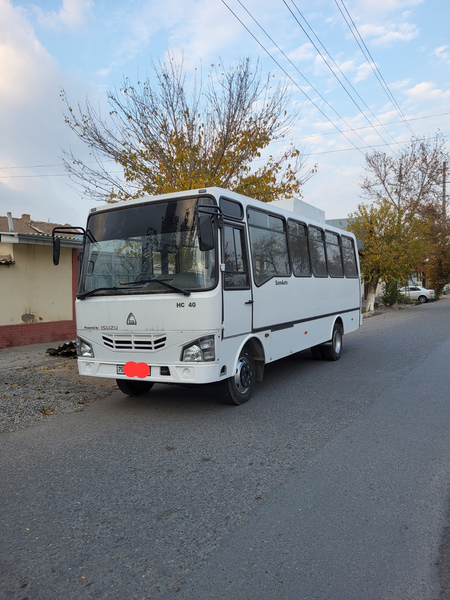 Isuzu aftobus sotiladi.