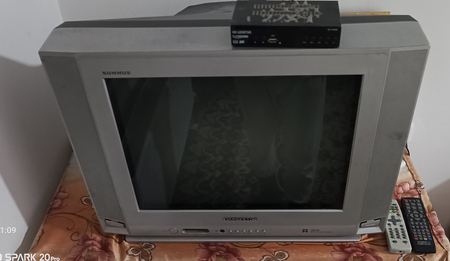 Televizor va tuner sotiladi ishlaydi