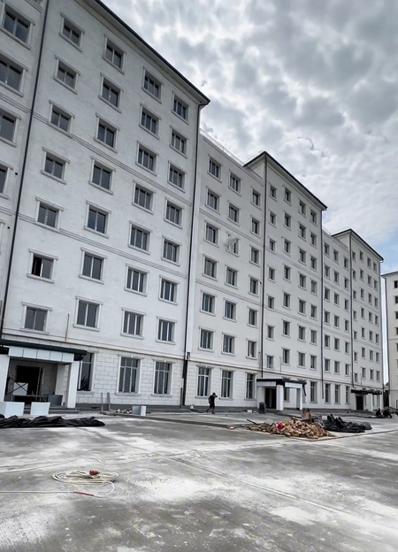 Kvartira sotiladi sròchna 2 etaj 4 hona honalar qora suvoqda