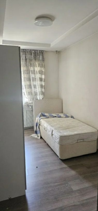 С.Азимова ПРОДАЮ 4в3/4/5 Посол Японской