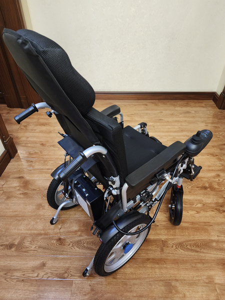 Продается новая коляска с электроприводом HG-W680