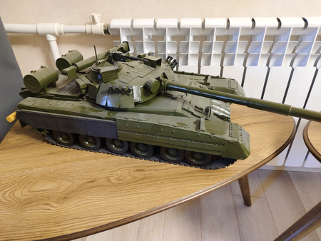 Танк Т-80уд макет ручной сбрки