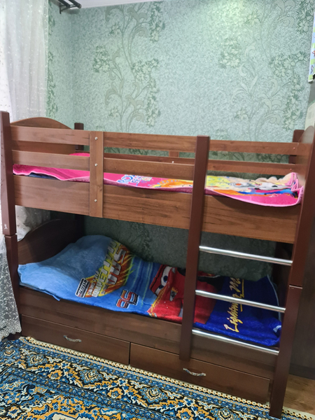 Болалар икки қаватли кравати. БУ
