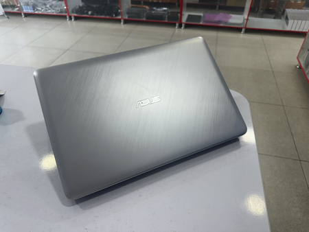 Asus ofisnoy soraganlar uchun maxsus keldi