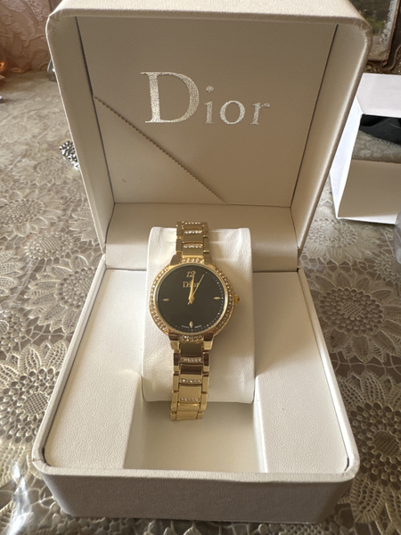 Продаю часы Dior новые