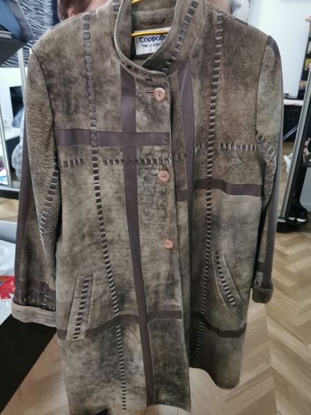 Продается кожанное пальто женское