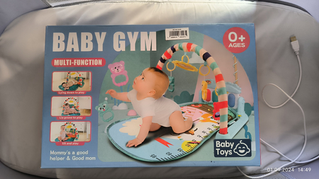 Продаю новый детский игровой коврик Baby Gym
