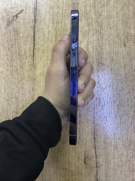 iPhone 13pro telfondan yechilgan ekran qoyilgan garantiyasi bor