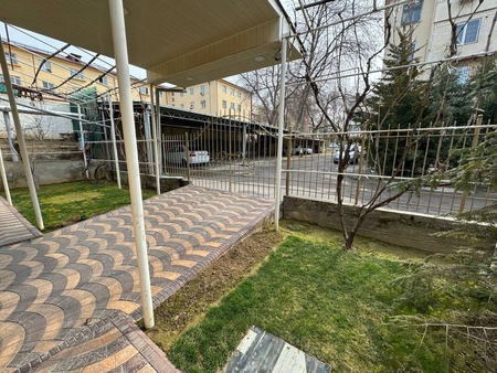 Продается Дом можно как земельный участок 
Под строительство 
В Мирзо-