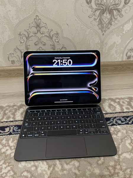 Yangi Ipad Pro M4 Chip - 0 SIKL. FULL SET + MAGIC KEYBOARD