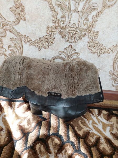 Продаётся сапоги тёплые высокие. Кожаные. Размер 38.