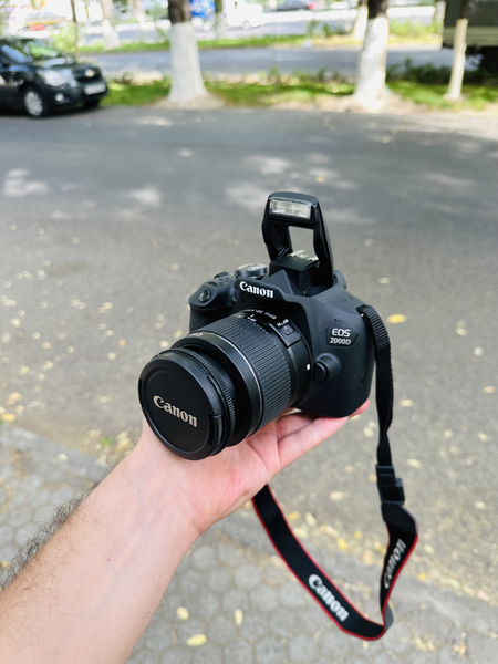 Canon 2000D 24.1 МП, Wi-Fi, Видео 60 кадров в сек, как новый