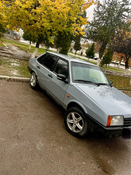 Lada 21099.