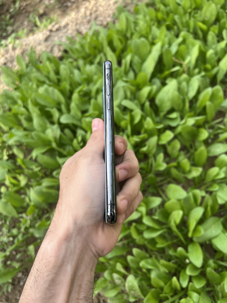 iPhone x 64 gb.