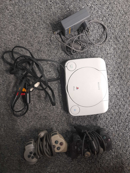 Playstation 1 (Sony)