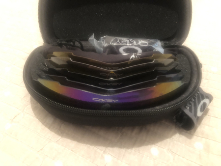очки от известного бренда “OAKLEY”