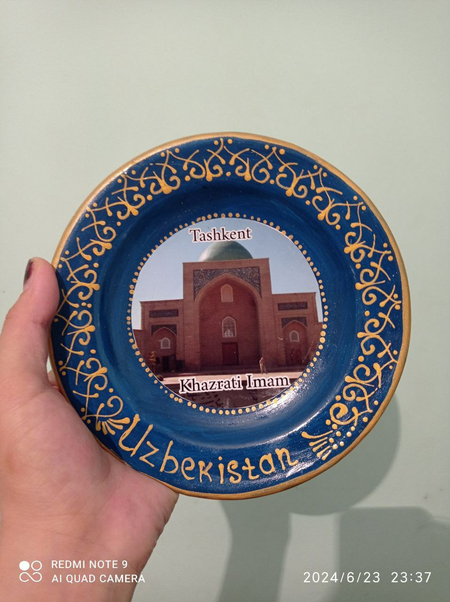 Керамические тарелки.