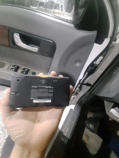 Nintendo ds lite в идеолном состаяне с флеш кардрижем