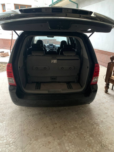 Модель машины Kia Carnival, корейская машина, дата выпуска 2008,