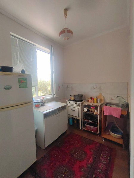 Продам квартиру 2/5/5 на Художников ,метро БИЙ