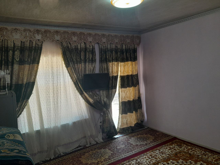 Yangi qurulgan hovli 3 xona