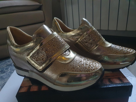 Продам Стильные женские крассовки!