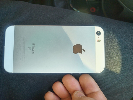 Iphone se 32 telefon radnoy bita batarey al ishlangan ishlashi udar
