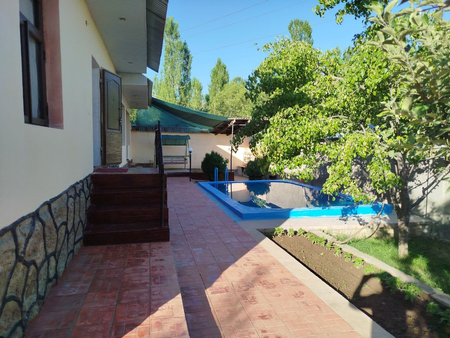 Dacha Chorbogʻ, Piramida Yusuf xonadan 1.5 km
