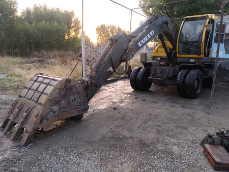Ekskavator Samsung sotiladi Volvo qilingan oltitali motor