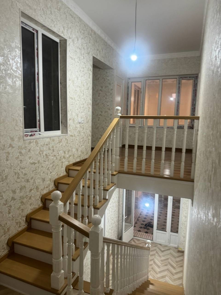 Bektemir rayonda uy srochna sotiladi 1.1 sotx 5 xona+oshxona+podvol