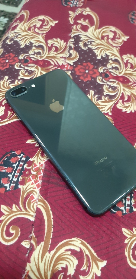 Iphone 8 plus qora