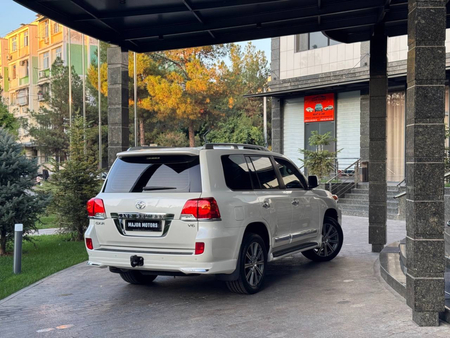 Toyota Land Cruiser 200 4.0 L