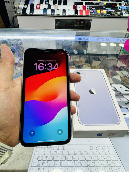 iPhone 11  128 gb ideal