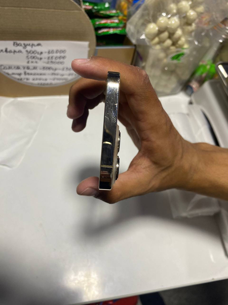 Iphone 13 pro yaxwi