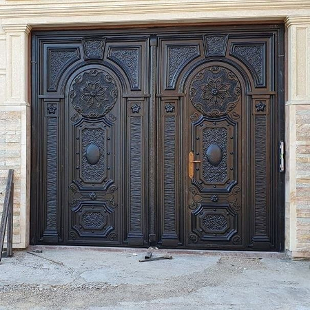 Qalin temir darvozalar
