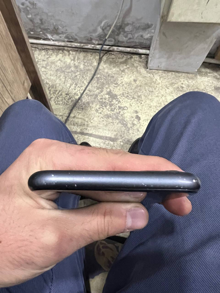Iphone 11 128gb yaxw holatda