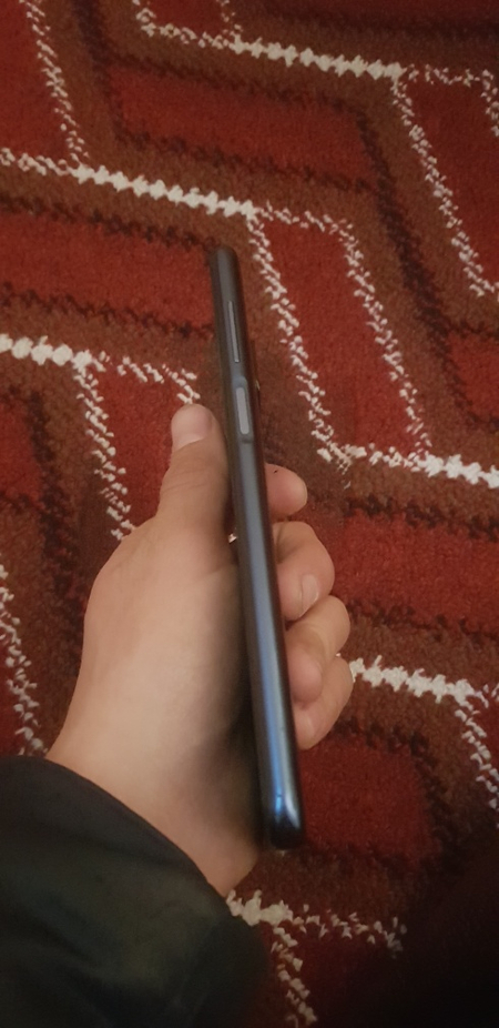 Telefon sotiladi srochno