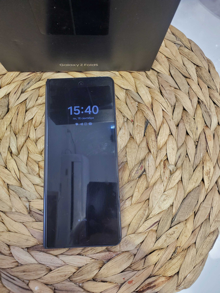 Продаю свой Samsung Fold 5 .