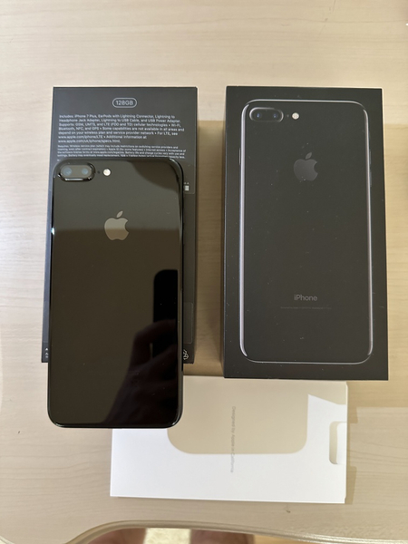 Продаю свой Iphone 7 plus black глянцевый