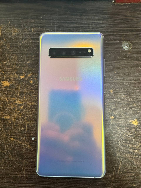 Samsung galaxy S 10  5g  8/512