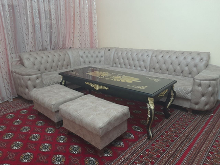 Ugolok stoli bilan birga