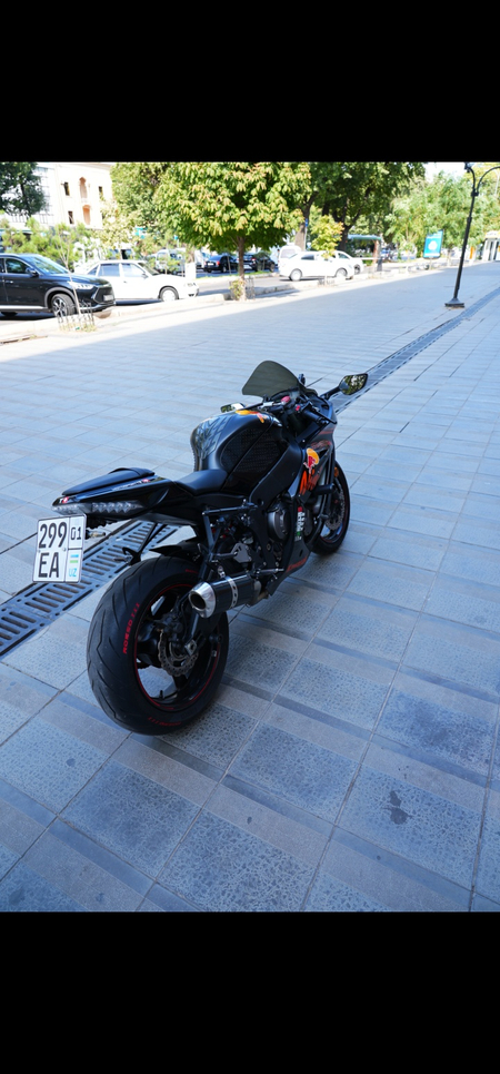 Kawasaki ZX10R Ninja.