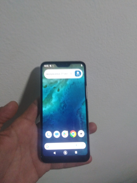 Побил телефони сотилади Redmi Mi A dulait