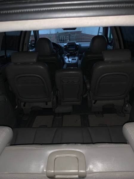 Модель машины Kia Carnival, корейская машина, дата выпуска 2008,