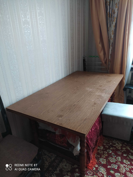 Стол со стульями
