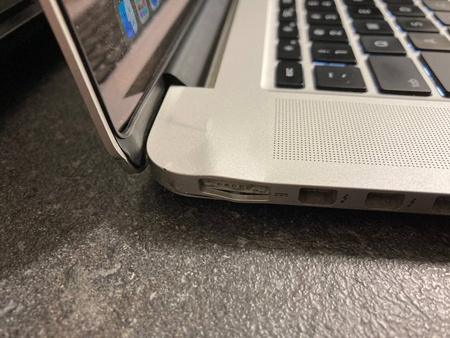 Macbook Pro 15 core i7- 4.0Ghz / 16GB RAM/ 1TB SSD/ 2GB AMD Graphics