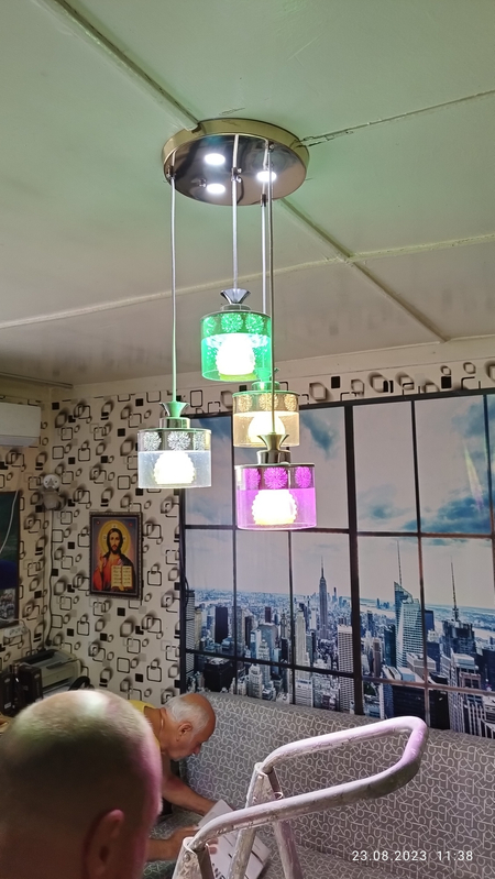 Продается люстра