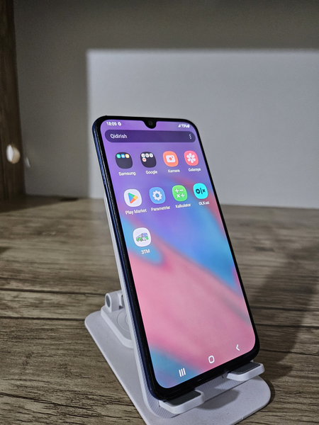 SAMSUNG A40 sotiladi
