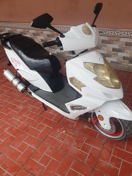 Robot Skuter sotiladi  150cc